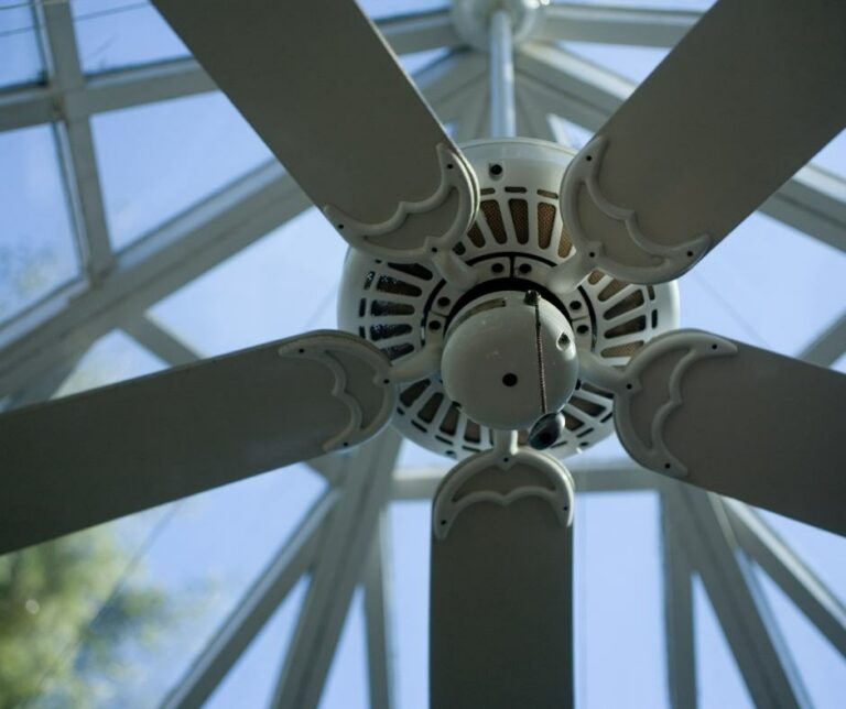 10 Best Ceiling Fans for Small Rooms in 2022 - swankyden.com